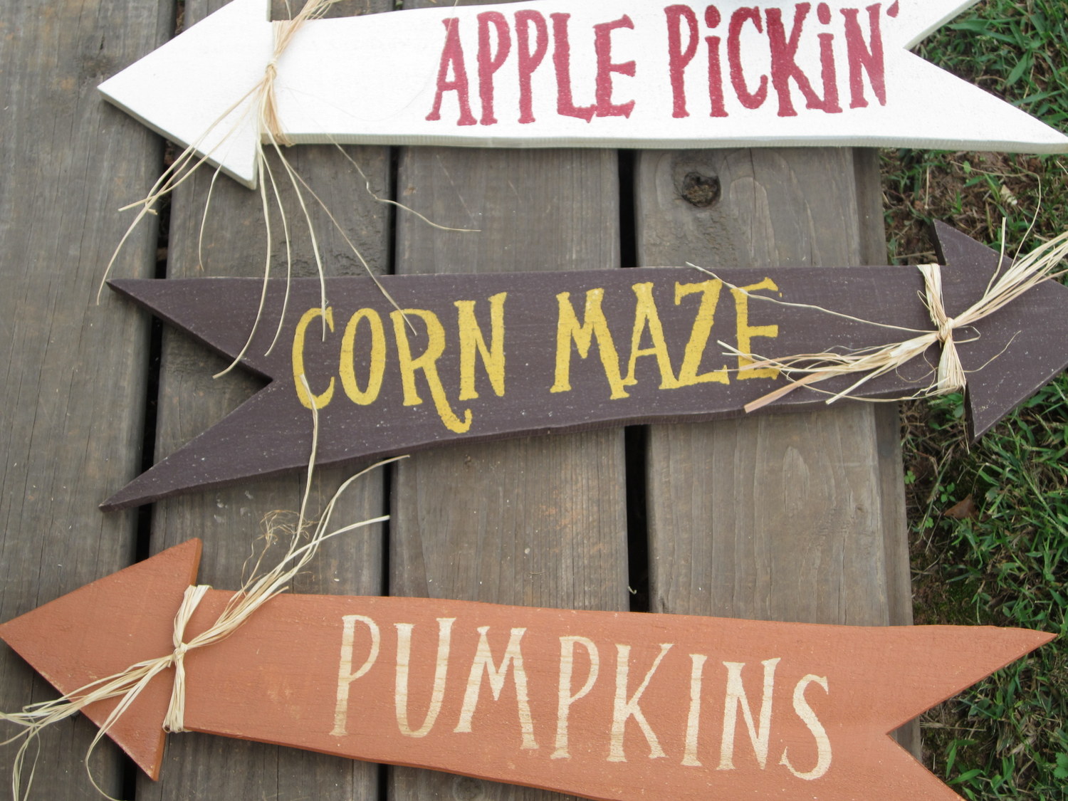 Simply Country Life: Scrap Wood turned into Fall Yard Signs