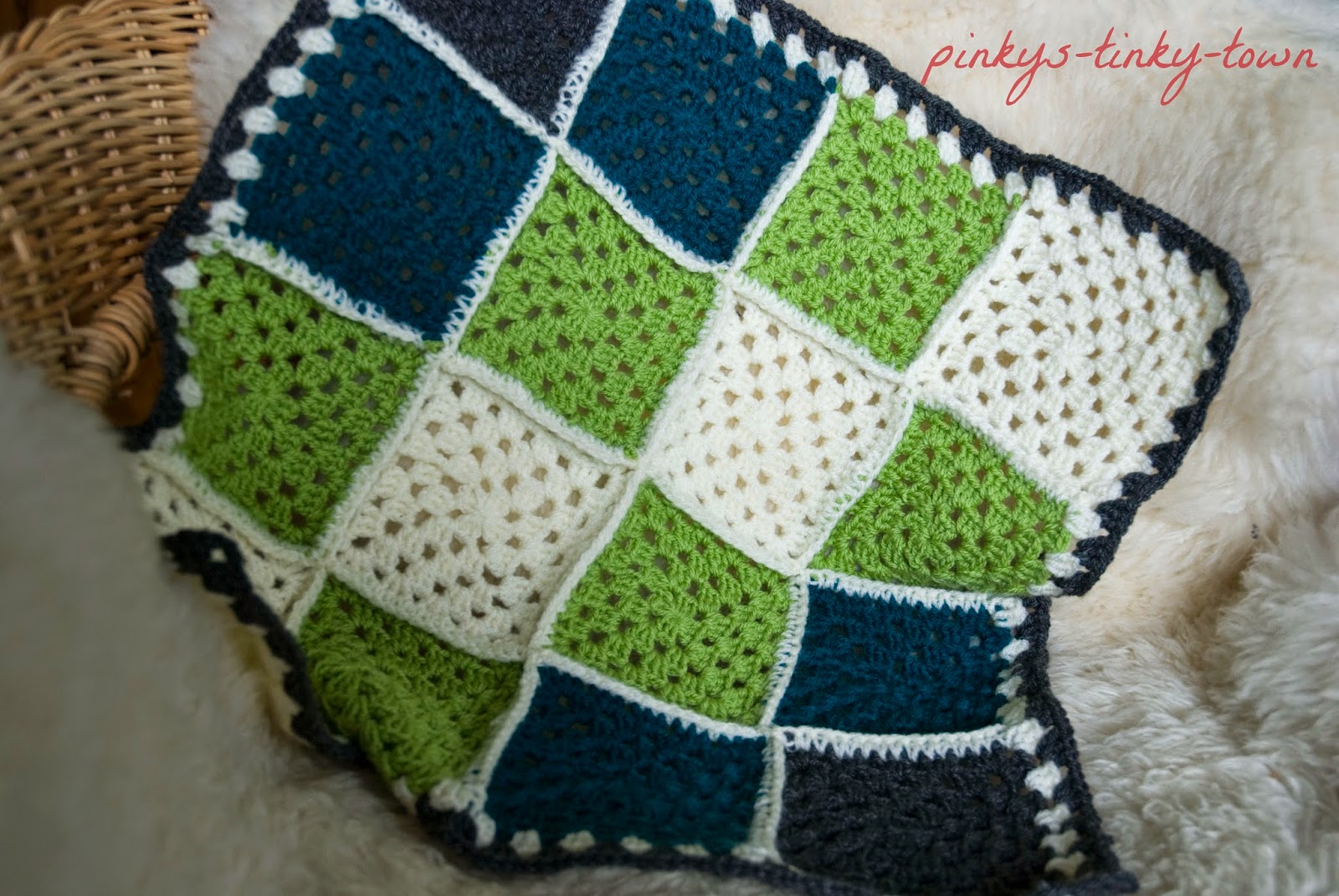 Pinky's tinky town: *crochet* Granny Square Decke - Teil 3