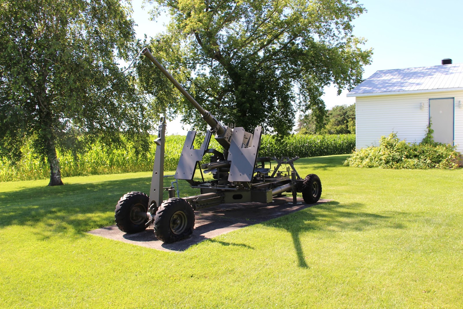 Memorials in Ottawa: Anti-Aircraft Gun & World War I Mortar