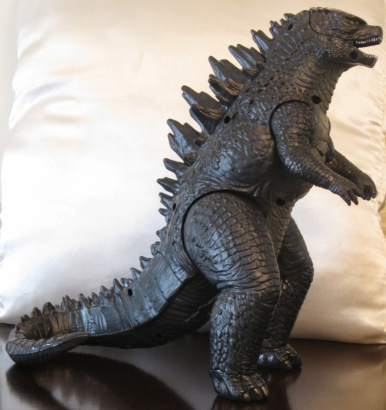 The Toyseum: LEGENDARY GODZILLA 2014 - Atomic Roar Godzilla Review