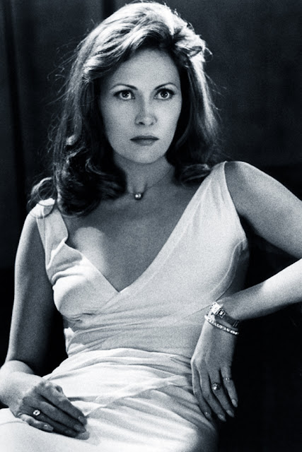 1000+ images about Faye Dunaway on Pinterest | Marlon brando, Mickey ...