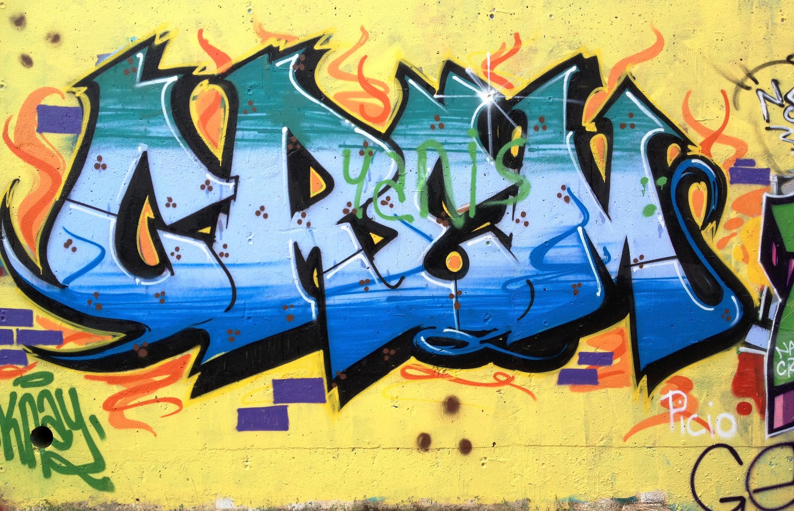 Le blog de Béa : mes dessins, photos, peintures...: Graffs, tags (Vitrolles 13)