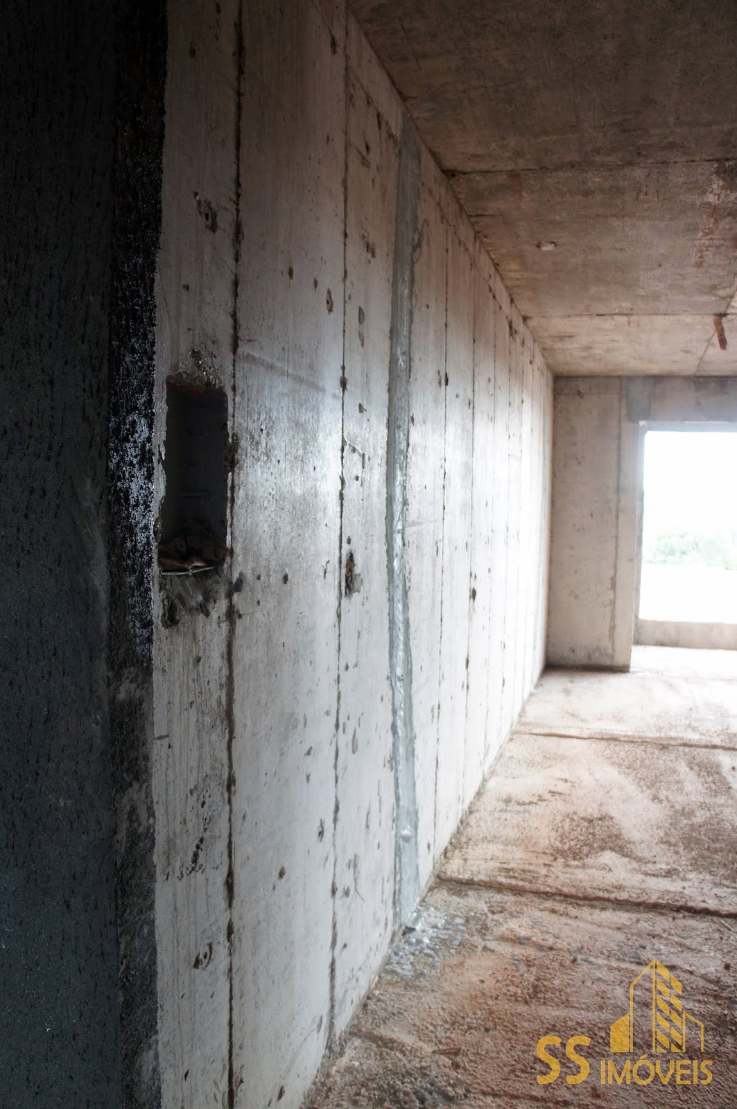 SISTEMA DE CONSTRUÇÃO COM CONCRETO ARMADO MOLDADO IN LOCO.