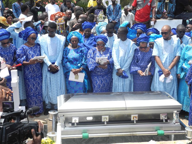 Oluwole Awolowo Buried: Late Obafemi Awolowo's Son Burial Pictures ...