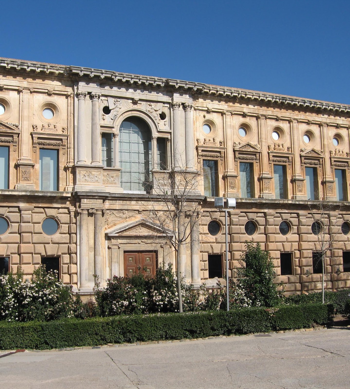 Arte magistral: Palacio de Carlos V, de Pedro Machuca