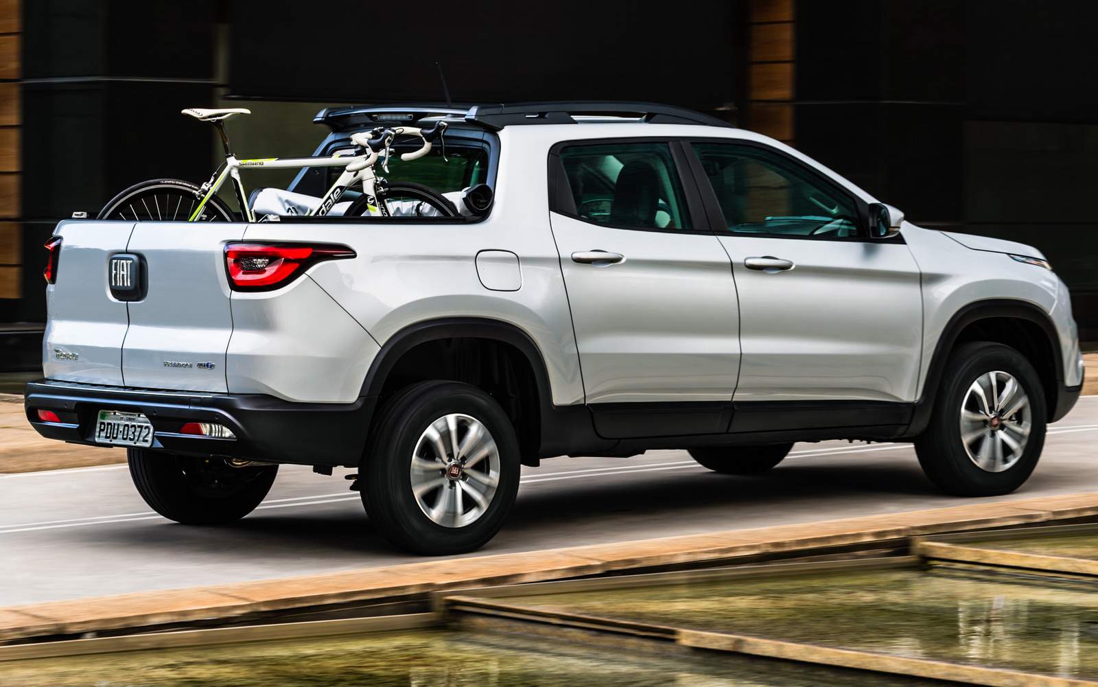 Fiat Toro 2017: todos os detalhes das versões diesel e flex