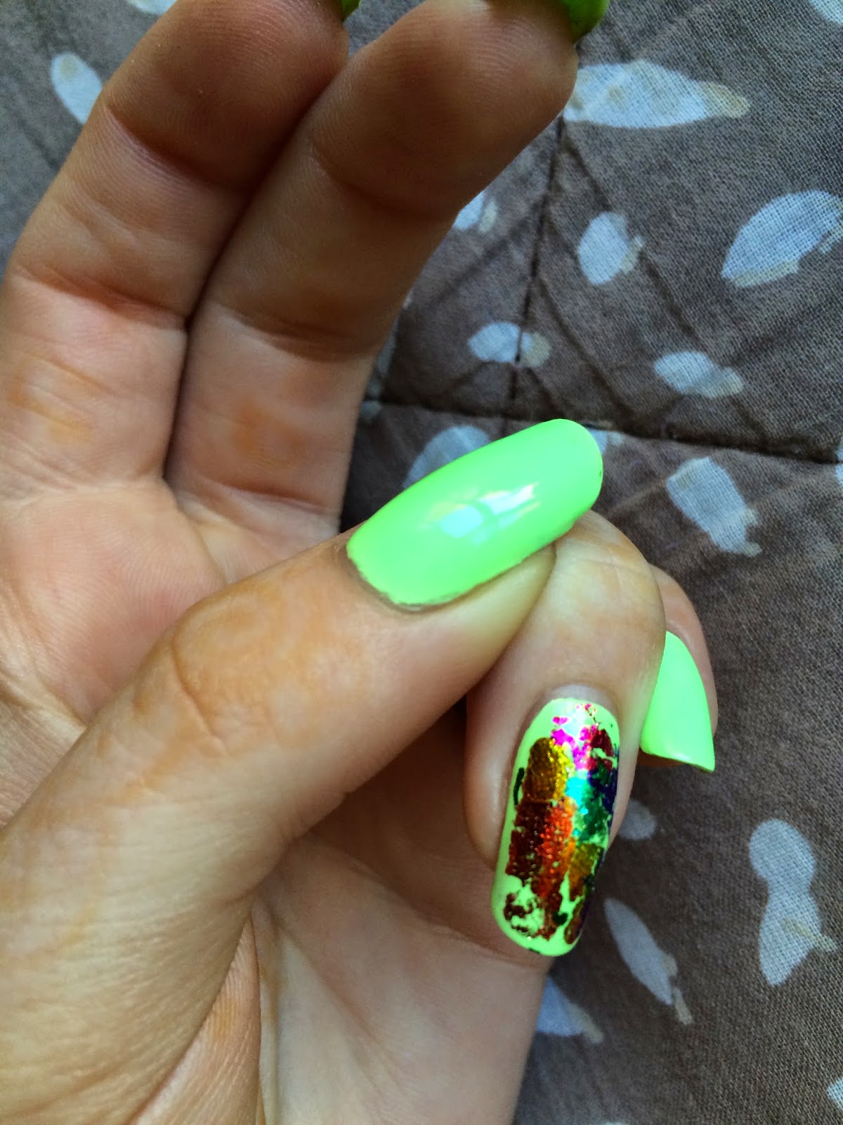 WeeklyWackyNails: Neon Mint Nails with Rainbow Foil