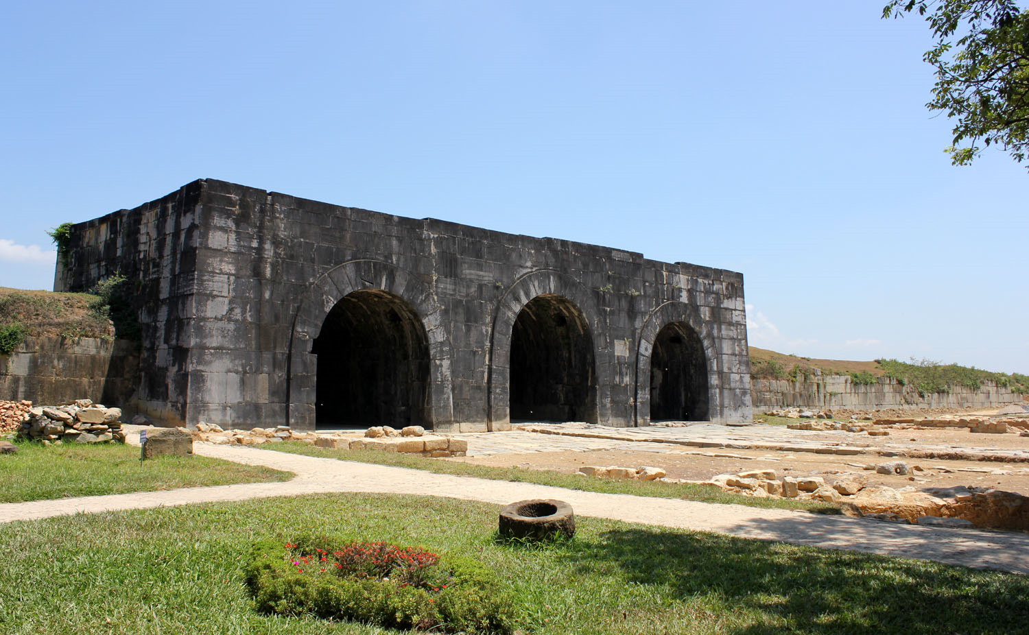 Ho Dynasty citadel - Vietnam Travel Blog - Lotus Delta