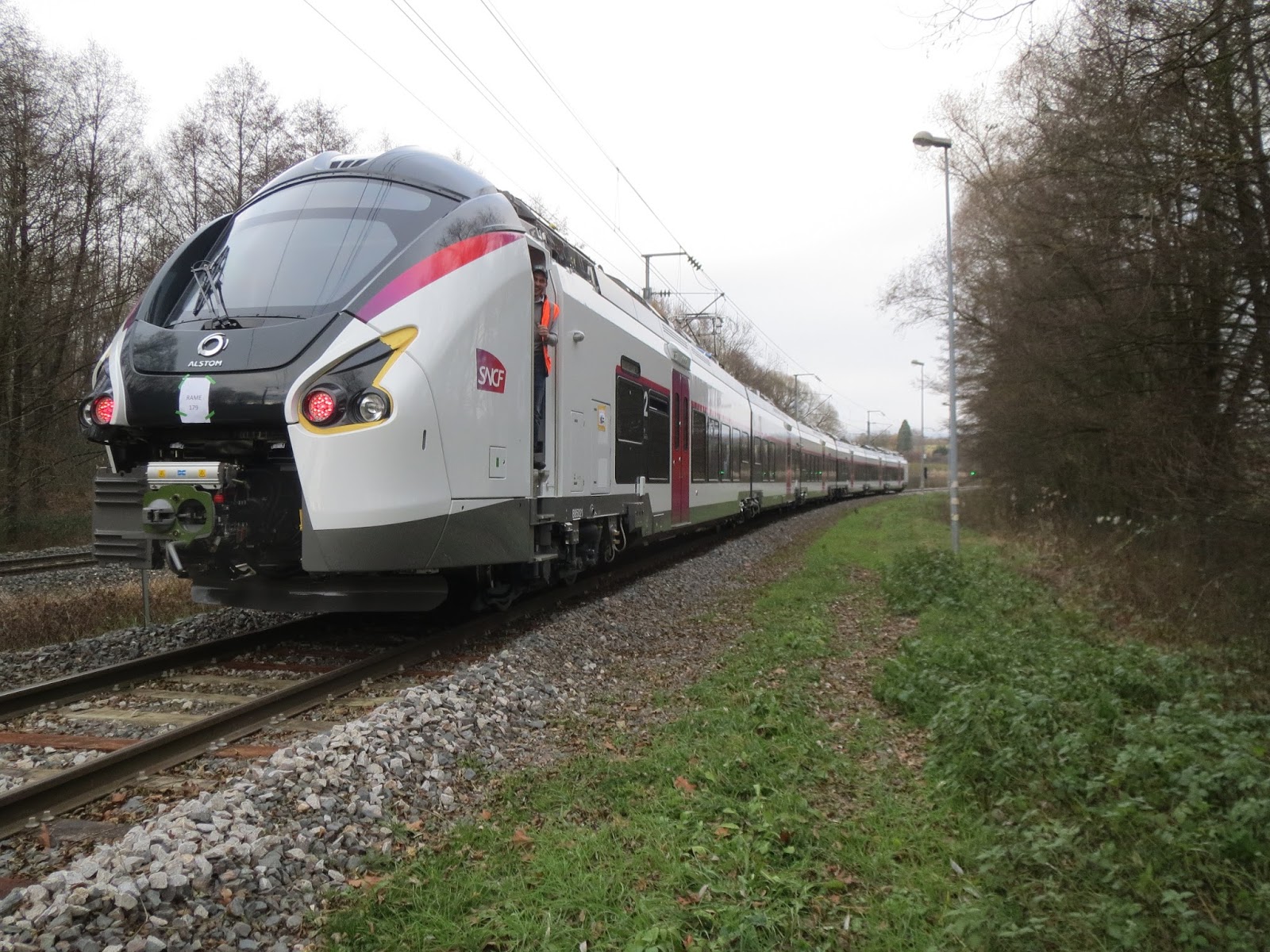 Vivons avec les trains!: B 85000