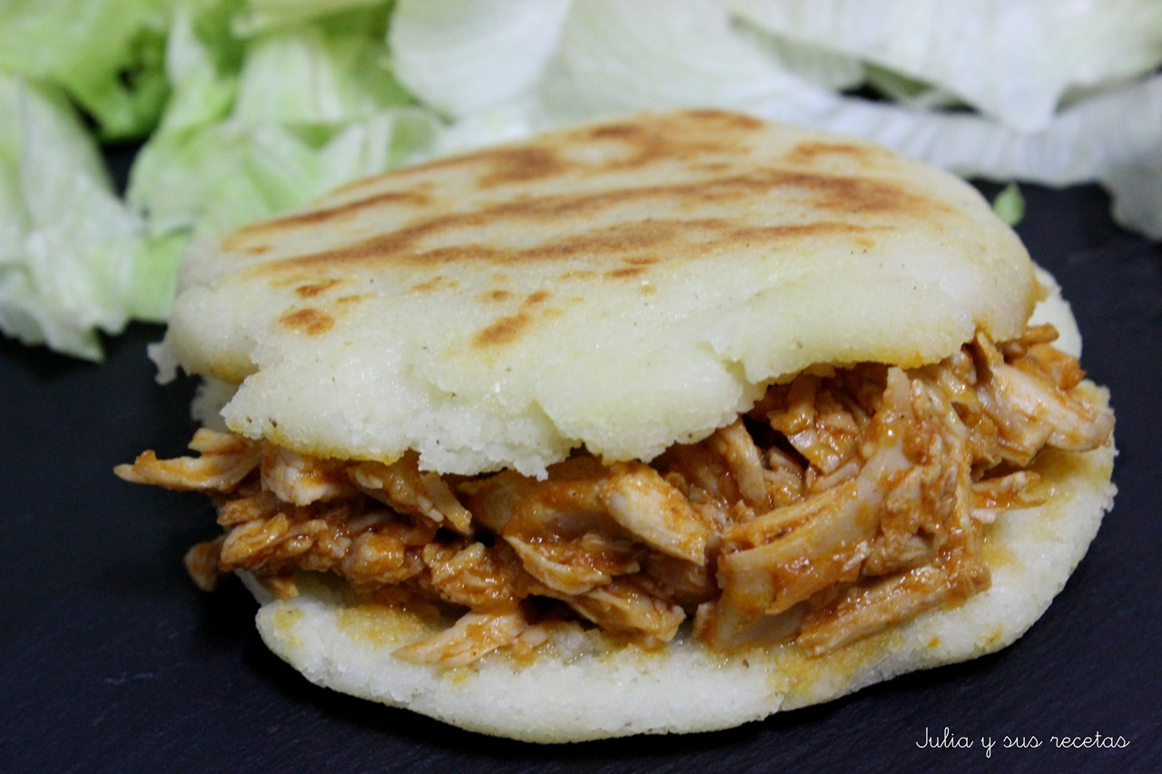 JULIA Y SUS RECETAS: Arepas con pollo mechado