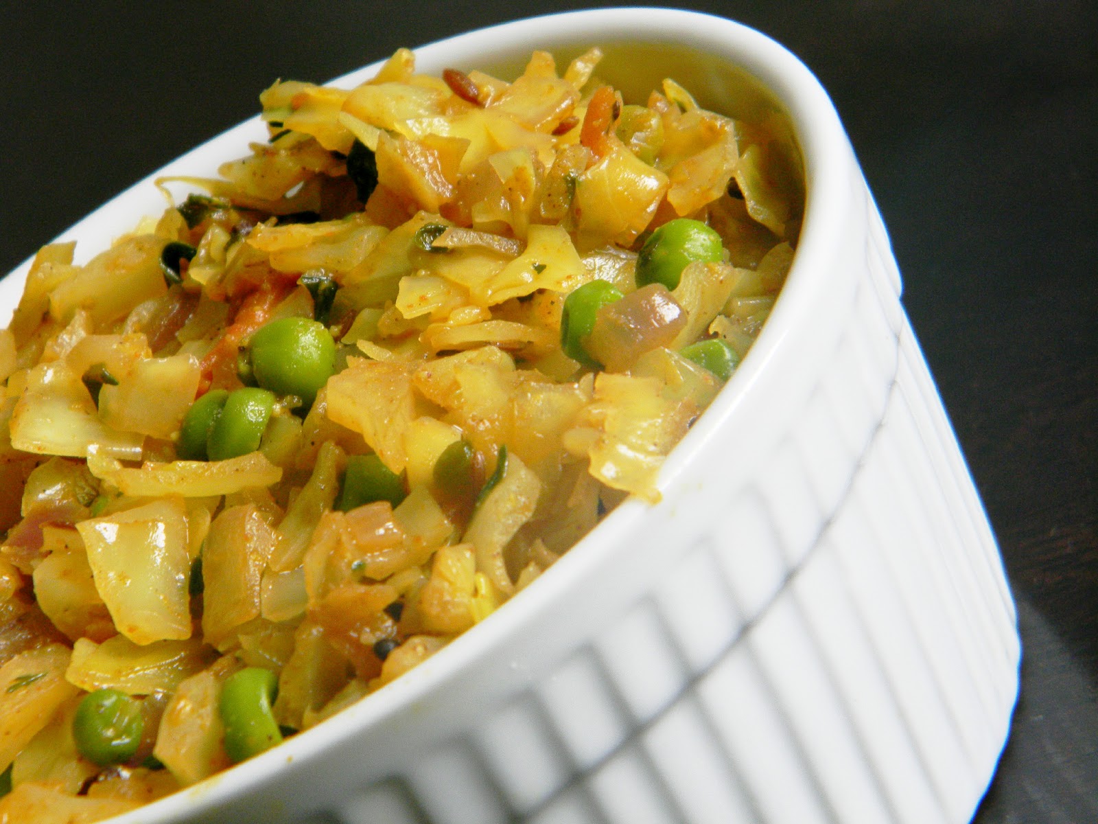 CABBAGE PEAS FRY / MUTTAKOS PATANI PORIYAL - FoodyBuddy