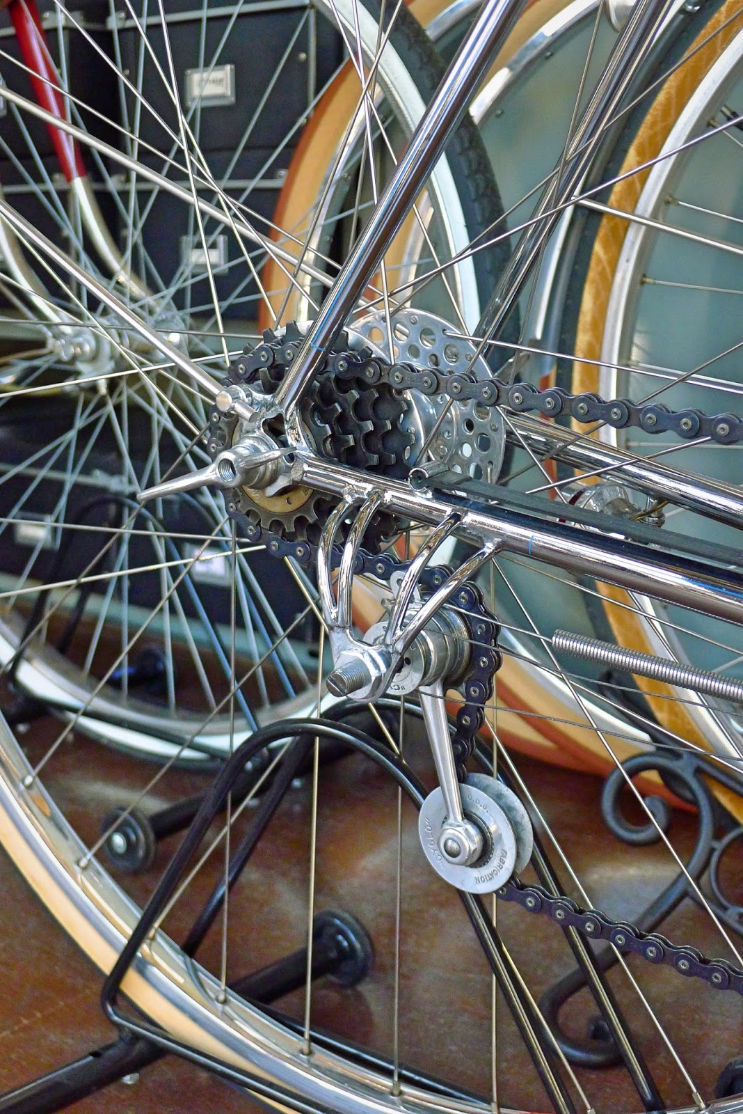 Kinki Cycle: Alex Singer Constructeur At Grand Bois