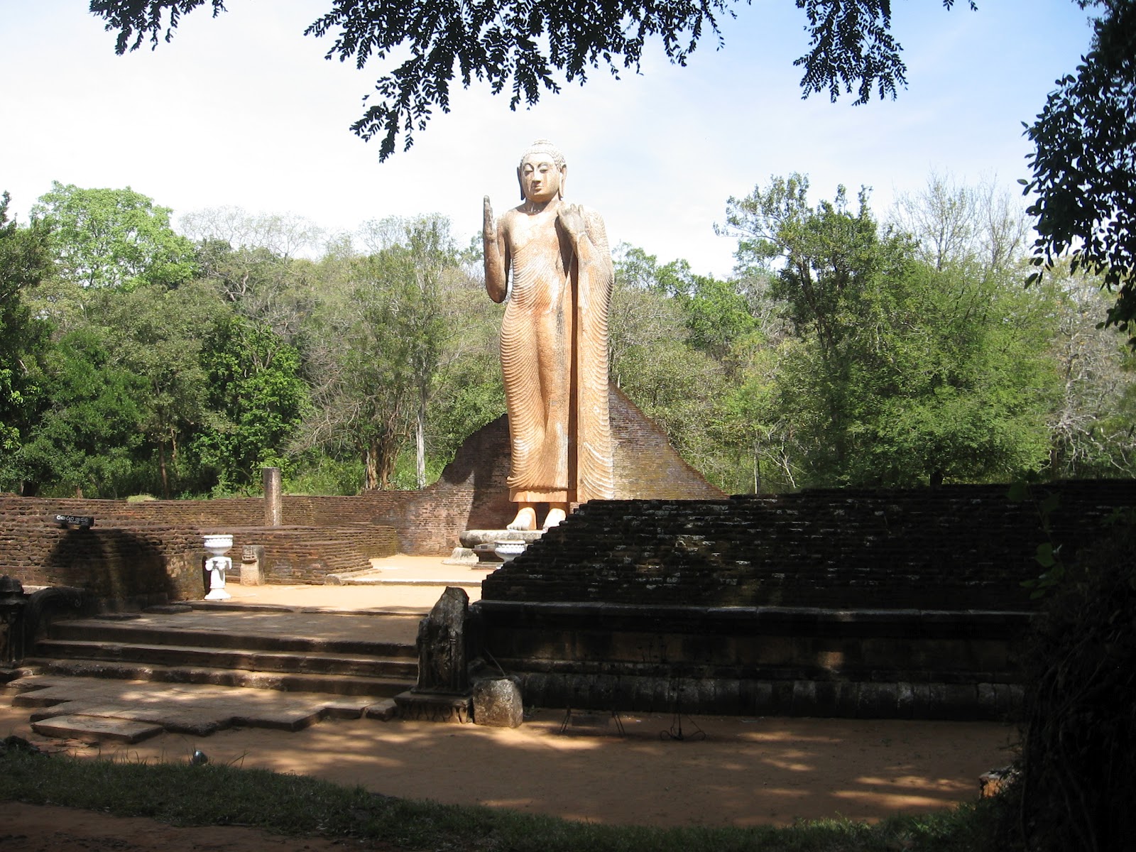 Photo Lanka: Ampara district buddhist place
