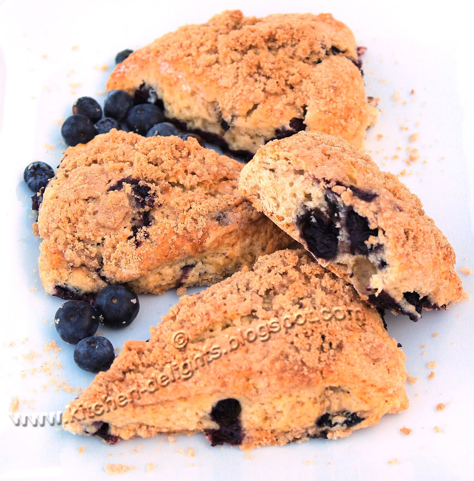 Kitchen Delights: Blueberry Streusel Scones