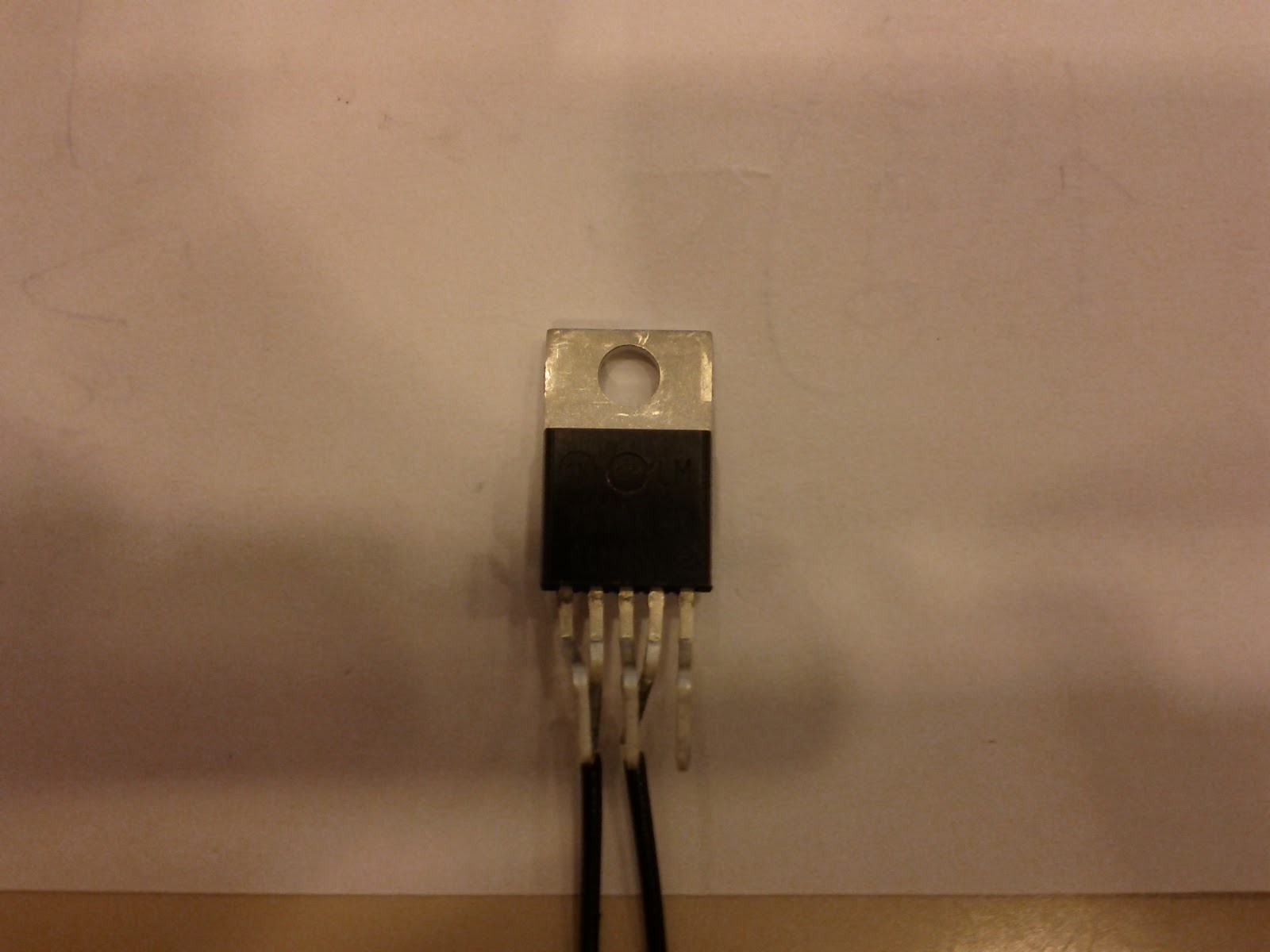 LM2575 Step-Down Voltage Regulator 電壓穩壓器