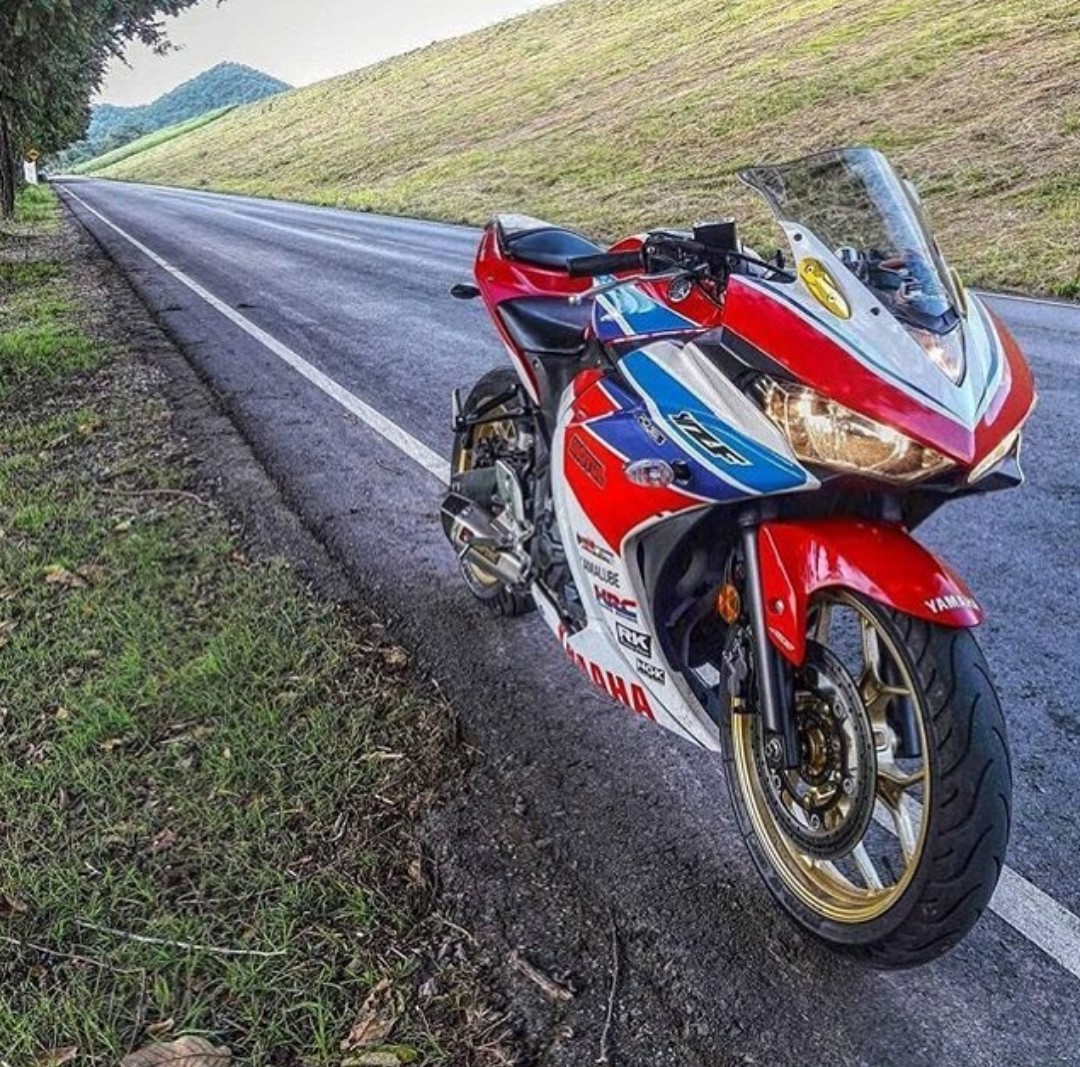 Modifikasi Yamaha YZF R25 Livery RWB Old | Otofery