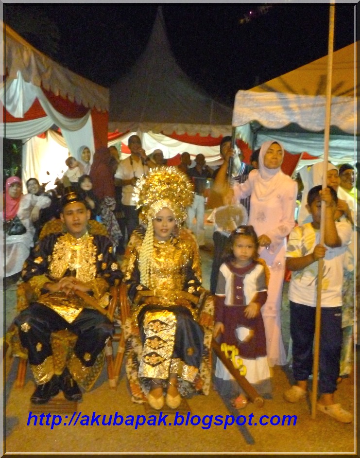 Akulah Bapak: Adat Menjulang, Baju Melaka, Sanggul Lintang & Bunga Api