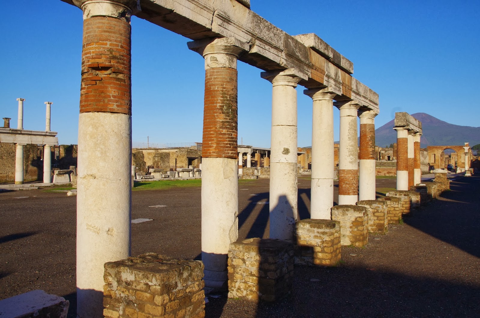 Uncharted Ruins: Pompeii 79 AD - The Ghosts of Vesuvius