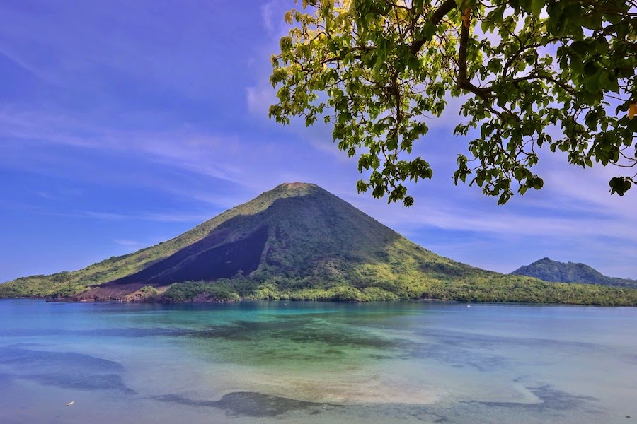 Photo Story: Banda Besar Island, Banda Naira ~ Life Is An Absurd Journey