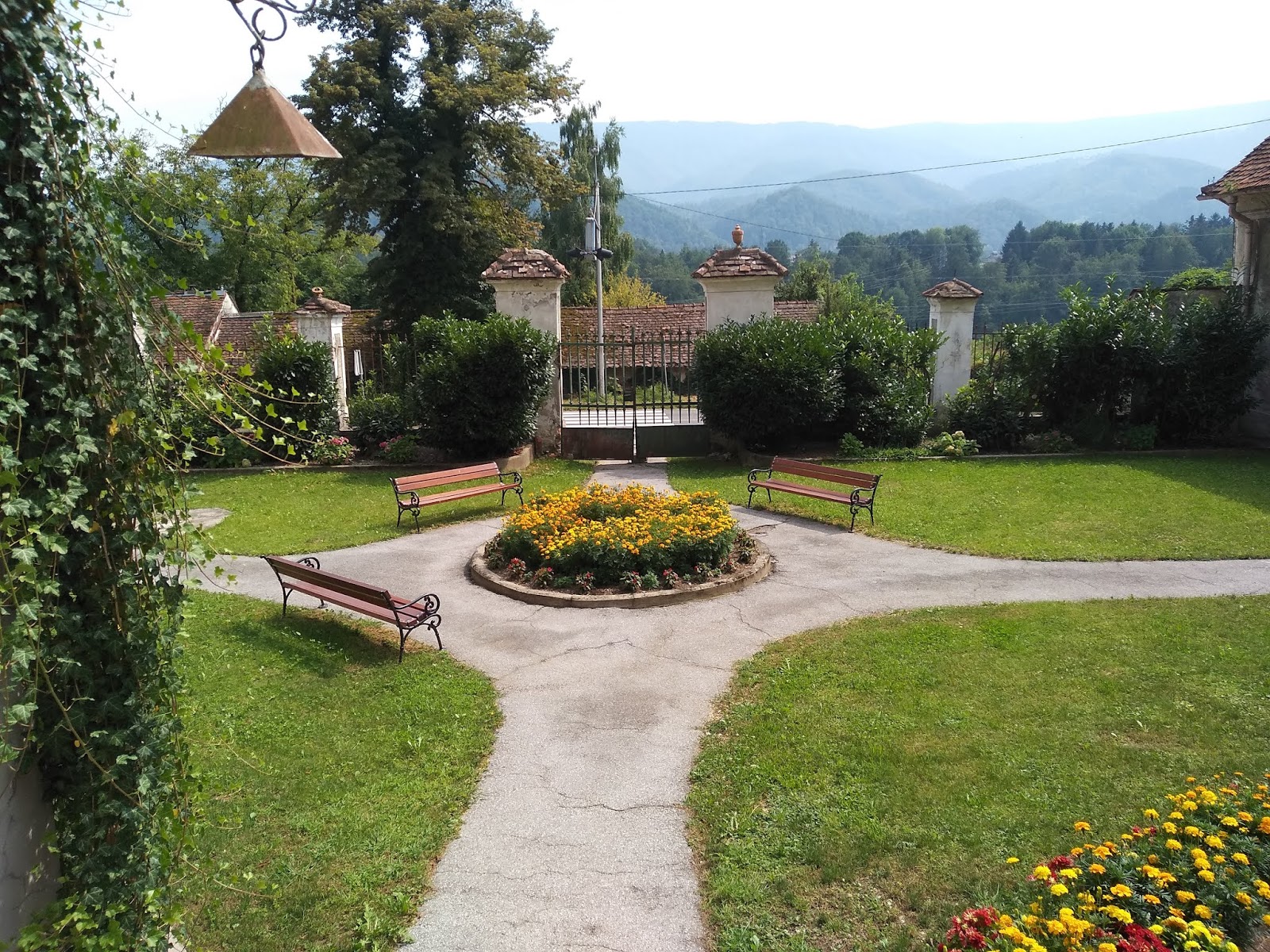 Nekoč in danes / Then and now: Dvorec Viltuš, Selnica ob Dravi, Slovenija