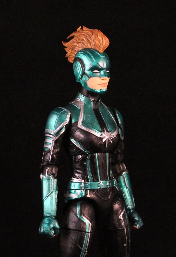 She's Fantastic: Marvel Legends - CAPTAIN MARVEL (STARFORCE)!