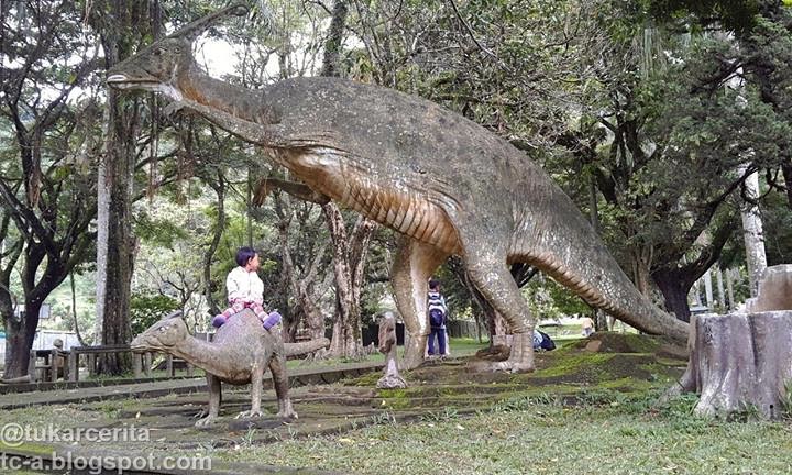 Big and Realistic Parasaurolophus Statue - DinoFarm