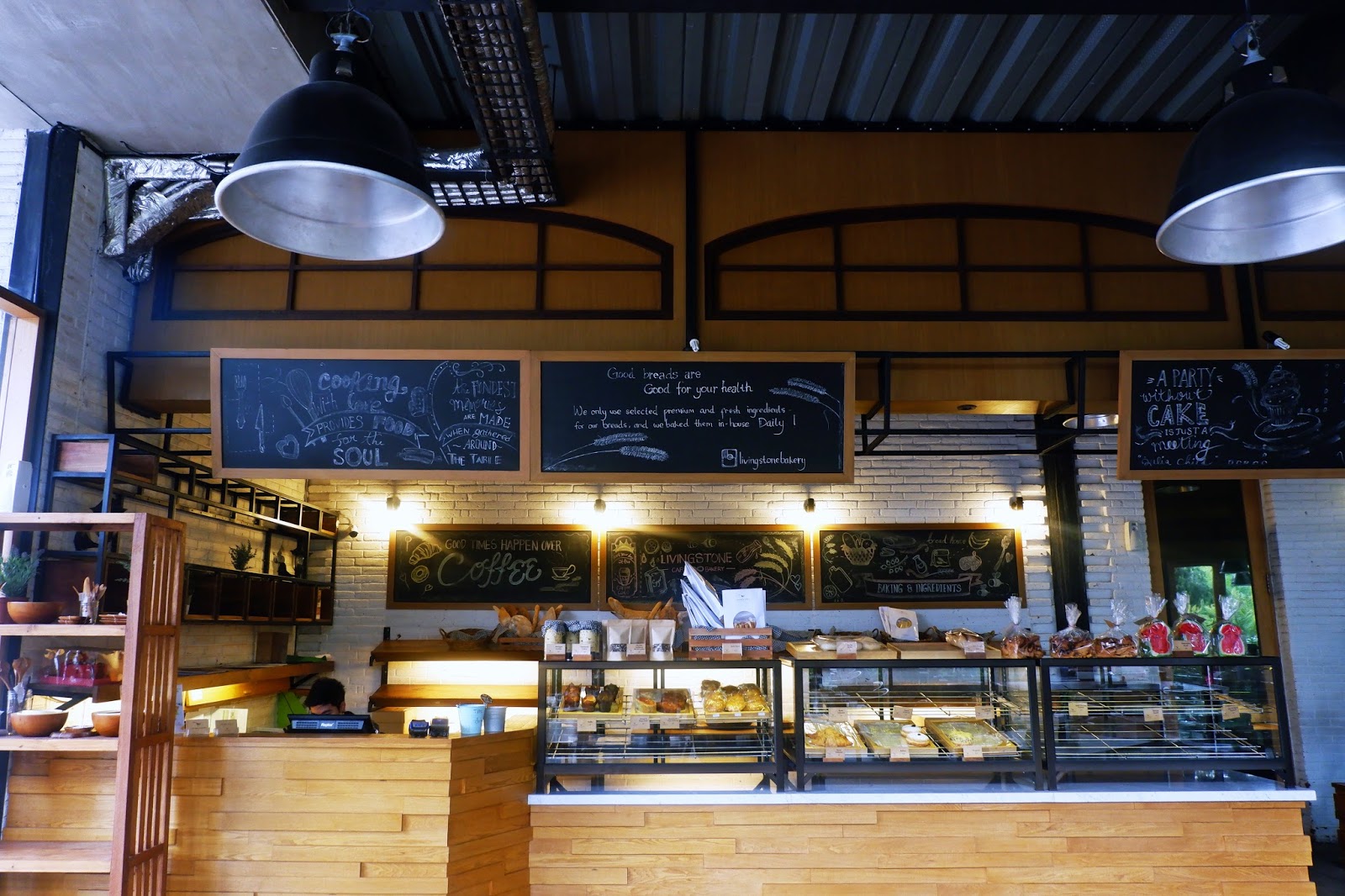 LIVINGSTONE CAFE & BAKERY, PETITENGET, BALI - Icha Khairisa