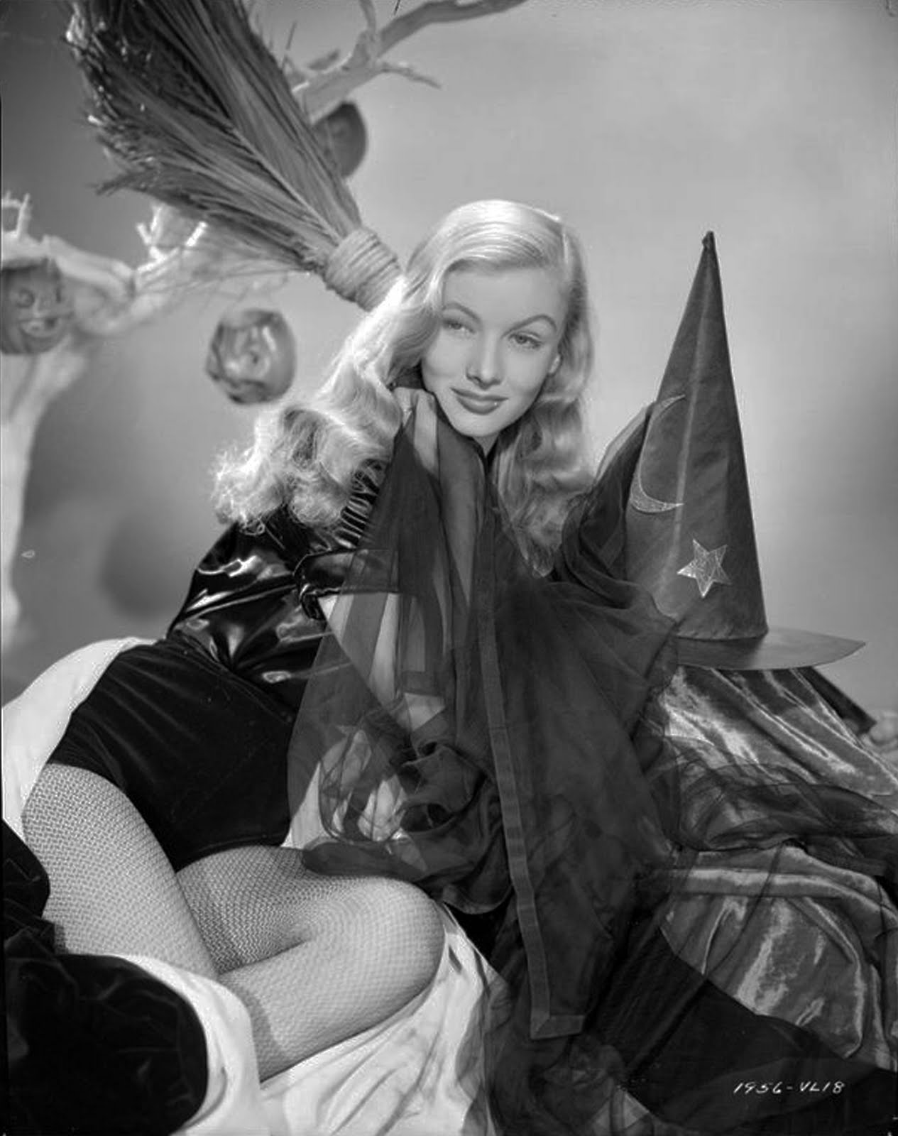 Vintage Halloween Pin Ups On Pinterest Vintage Halloween Halloween Pin Up And Veronica Lake