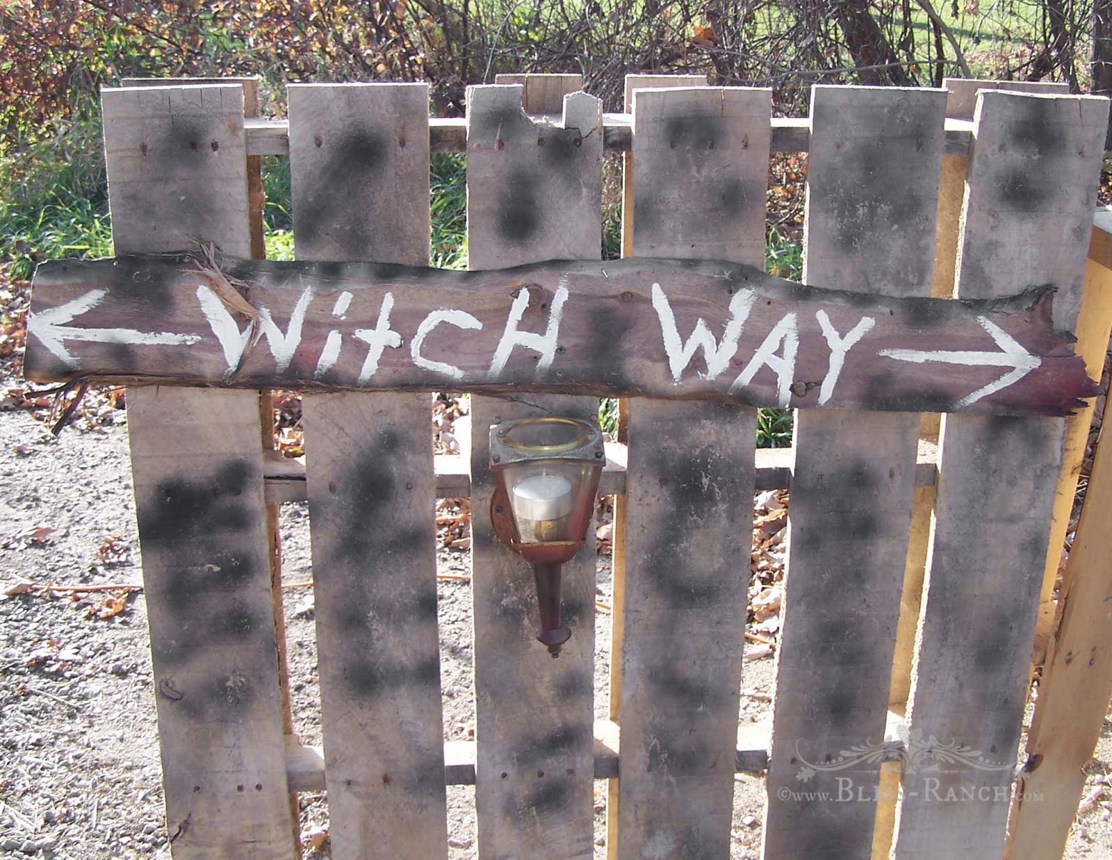 Bliss Ranch: Pallet Halloween Props