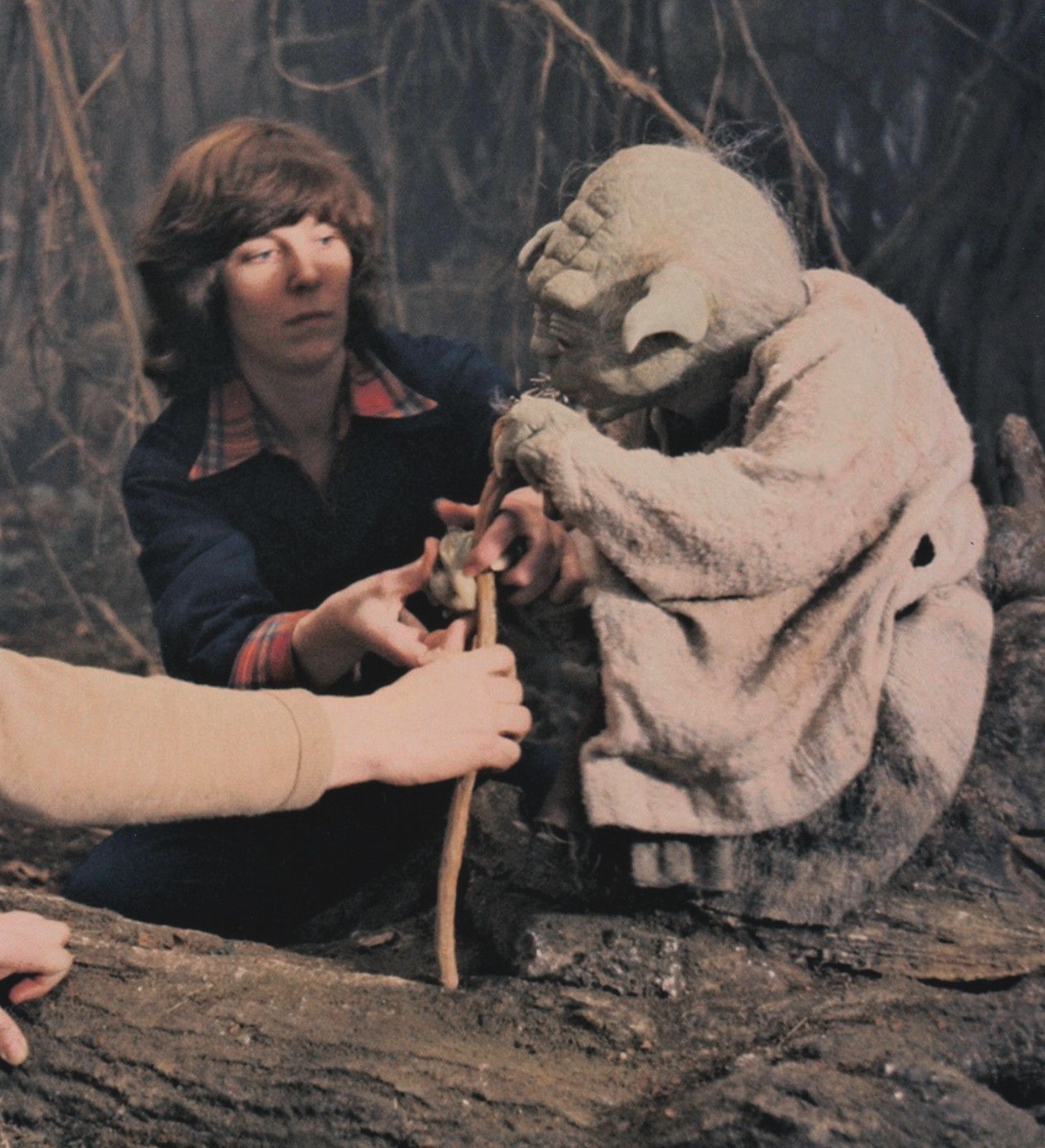 STAR WARS AFICIONADO WEBSITE: BEHIND THE SCENES: YODA's SUPPORT TEAM!