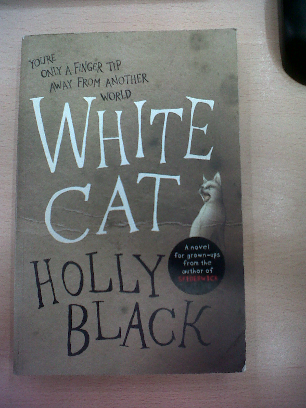 Si me muerdo la lengua me enveneno: 35. White Cat