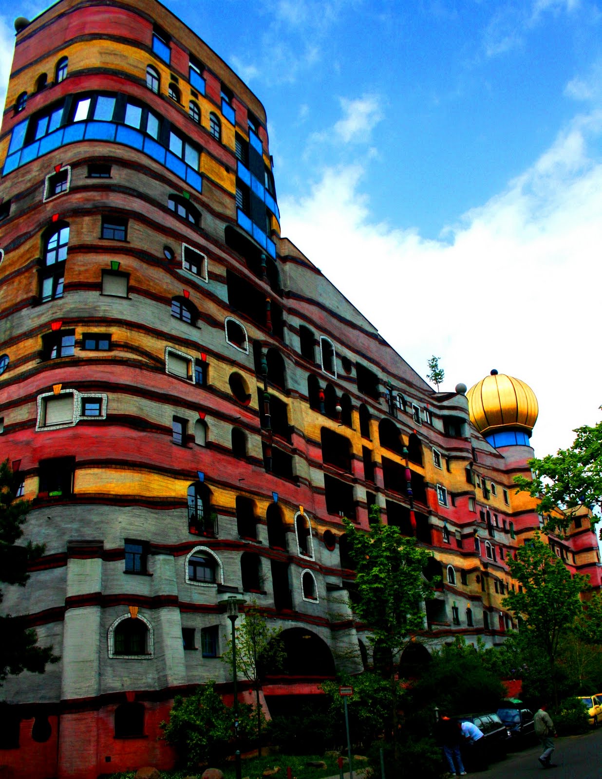 Guía de monumentos de un trotamundos stopover: Waldspirale “la espiral ...