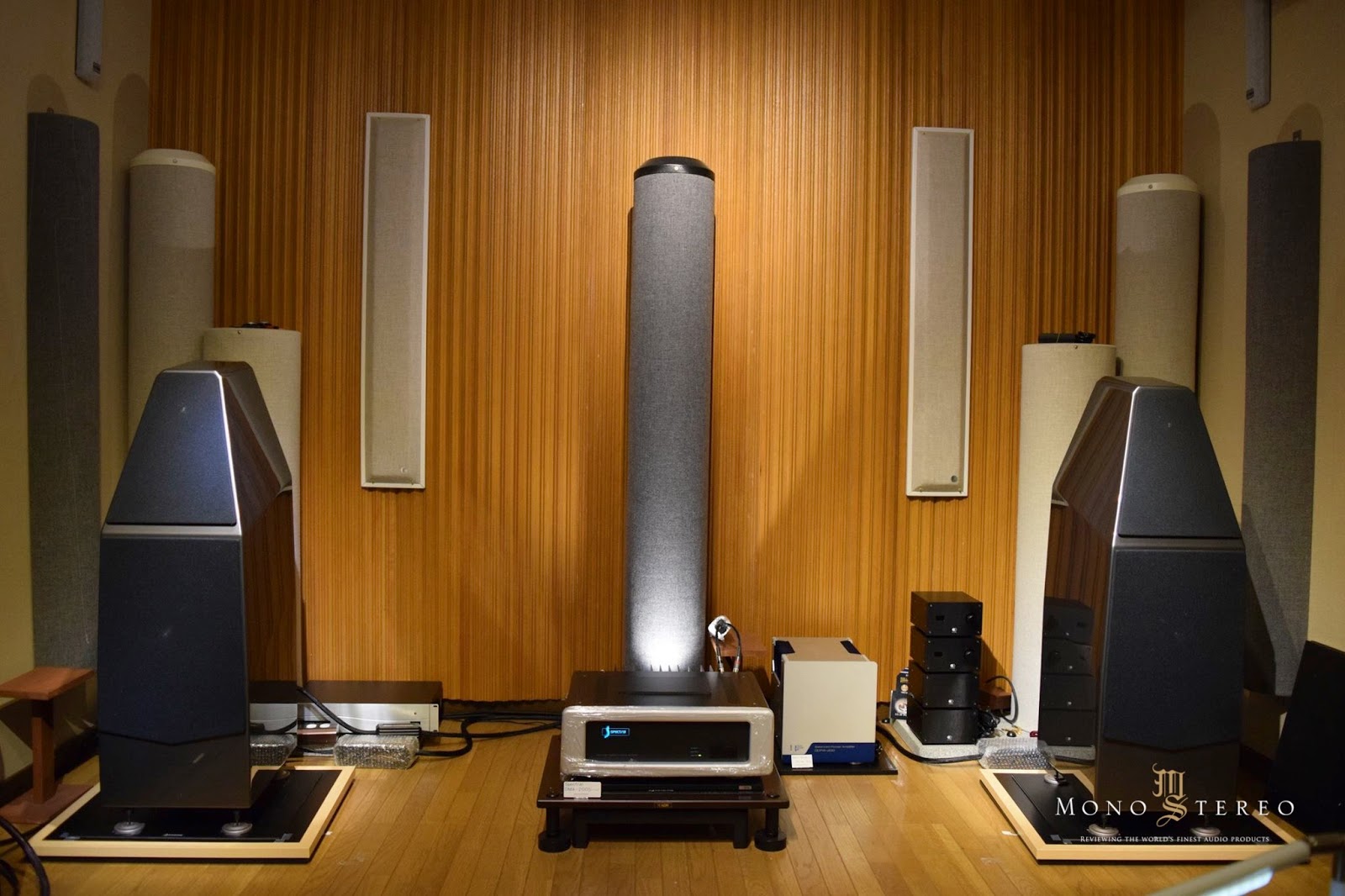 Mono and Stereo High-End Audio Magazine: Japanese Hi-end Audio shop?