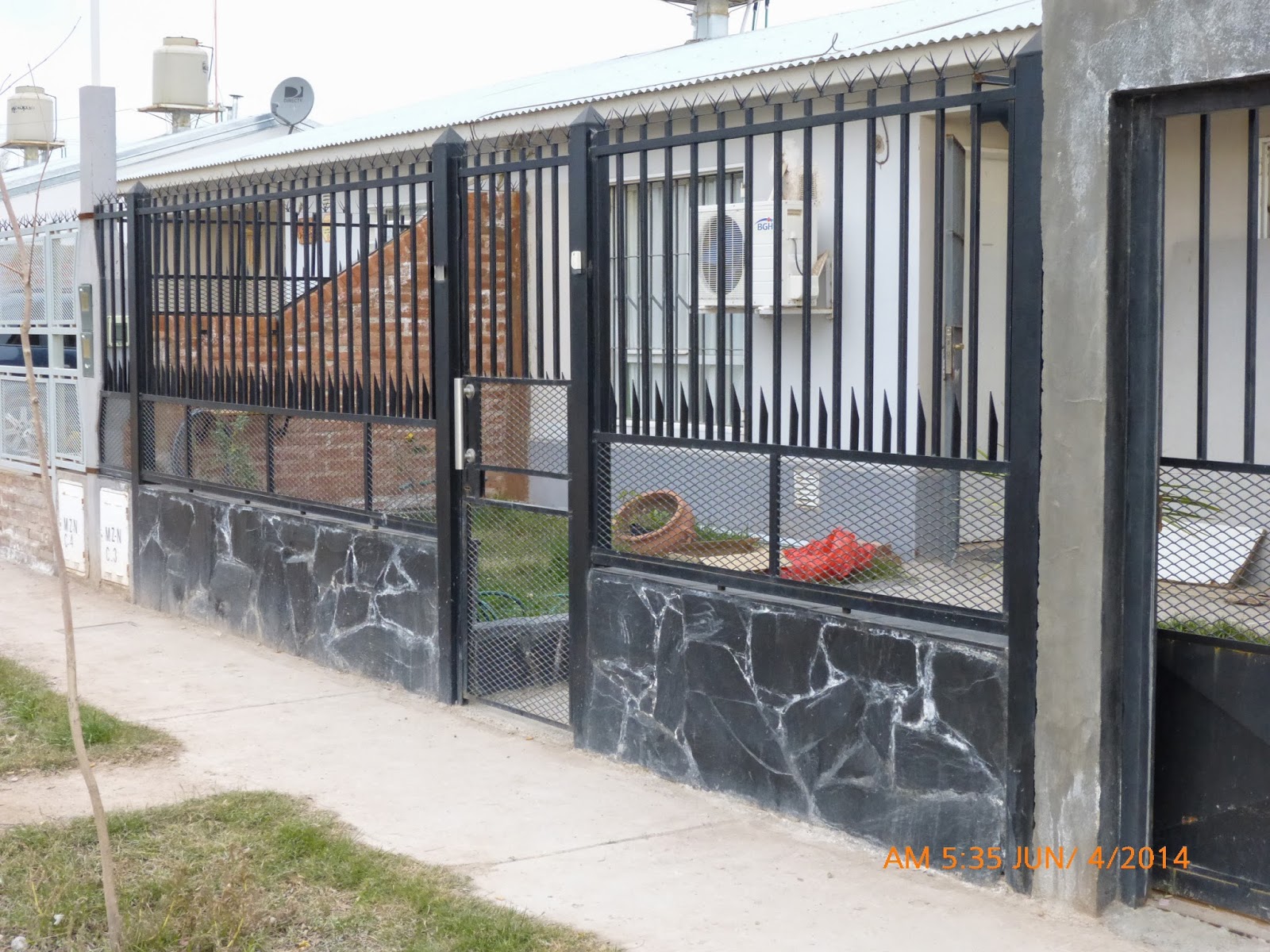 Forja Neuquén: Frente de rejas, realizado con estructural, material ...