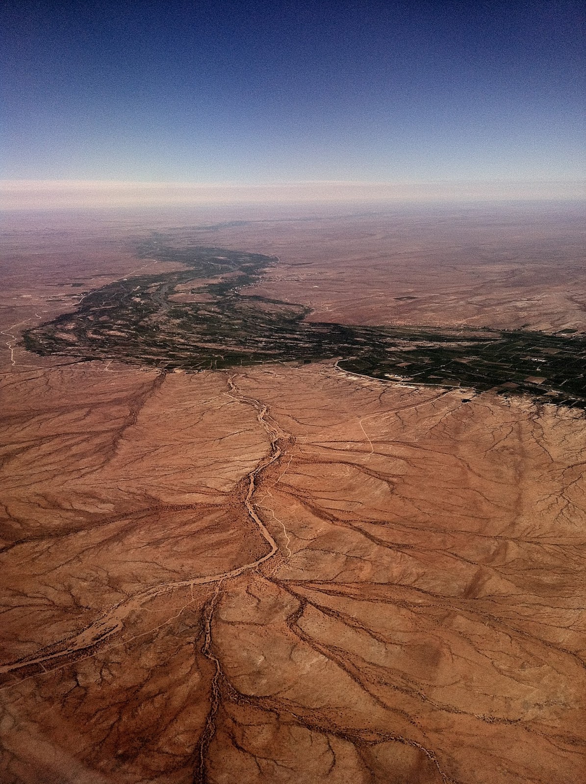 Kalahari Desert: Arid Landscape Characteristics in the Kalahari Desert