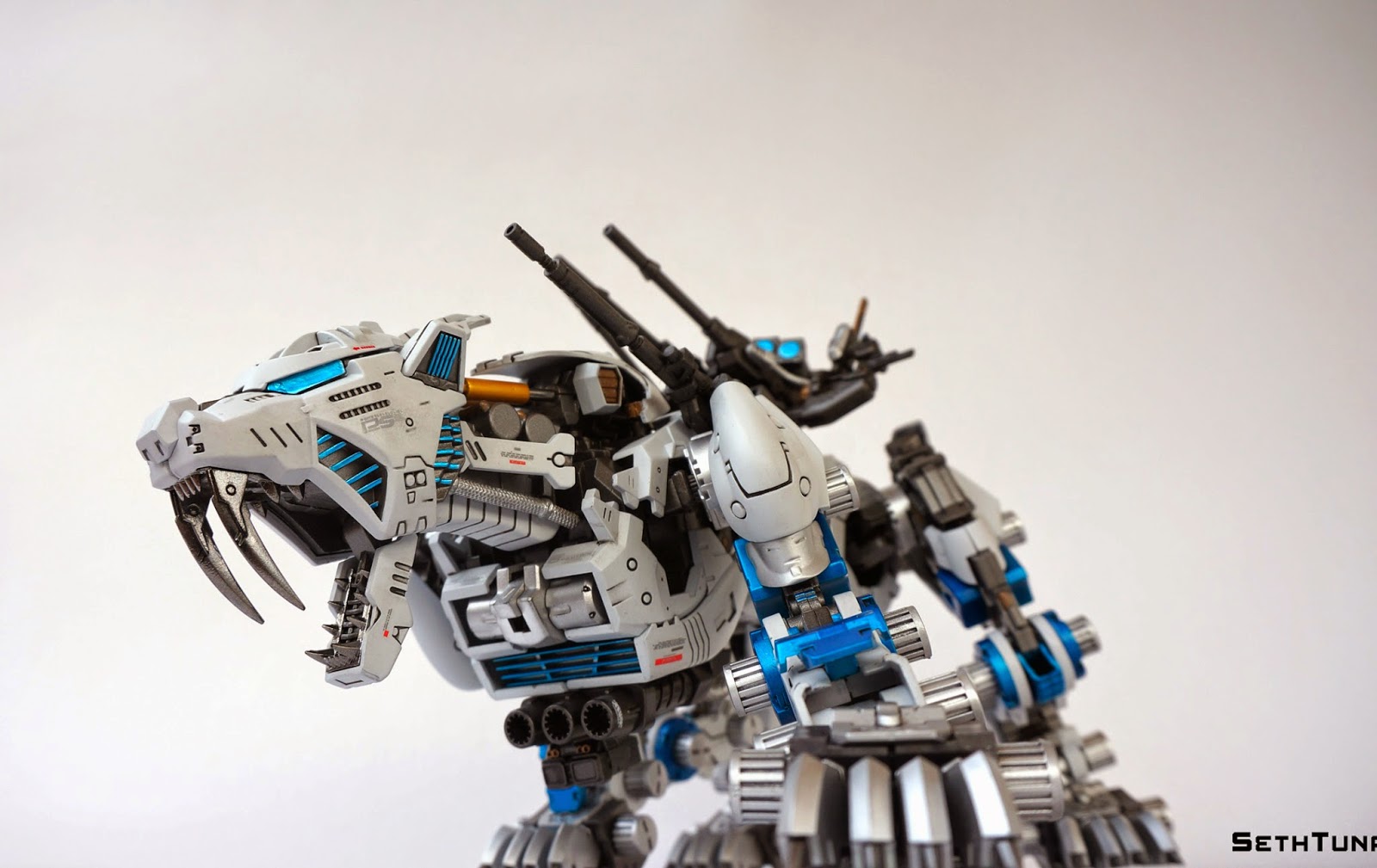 HMM 1/72 ZOIDS SABER TIGER FROSTBYTE by SethTuna