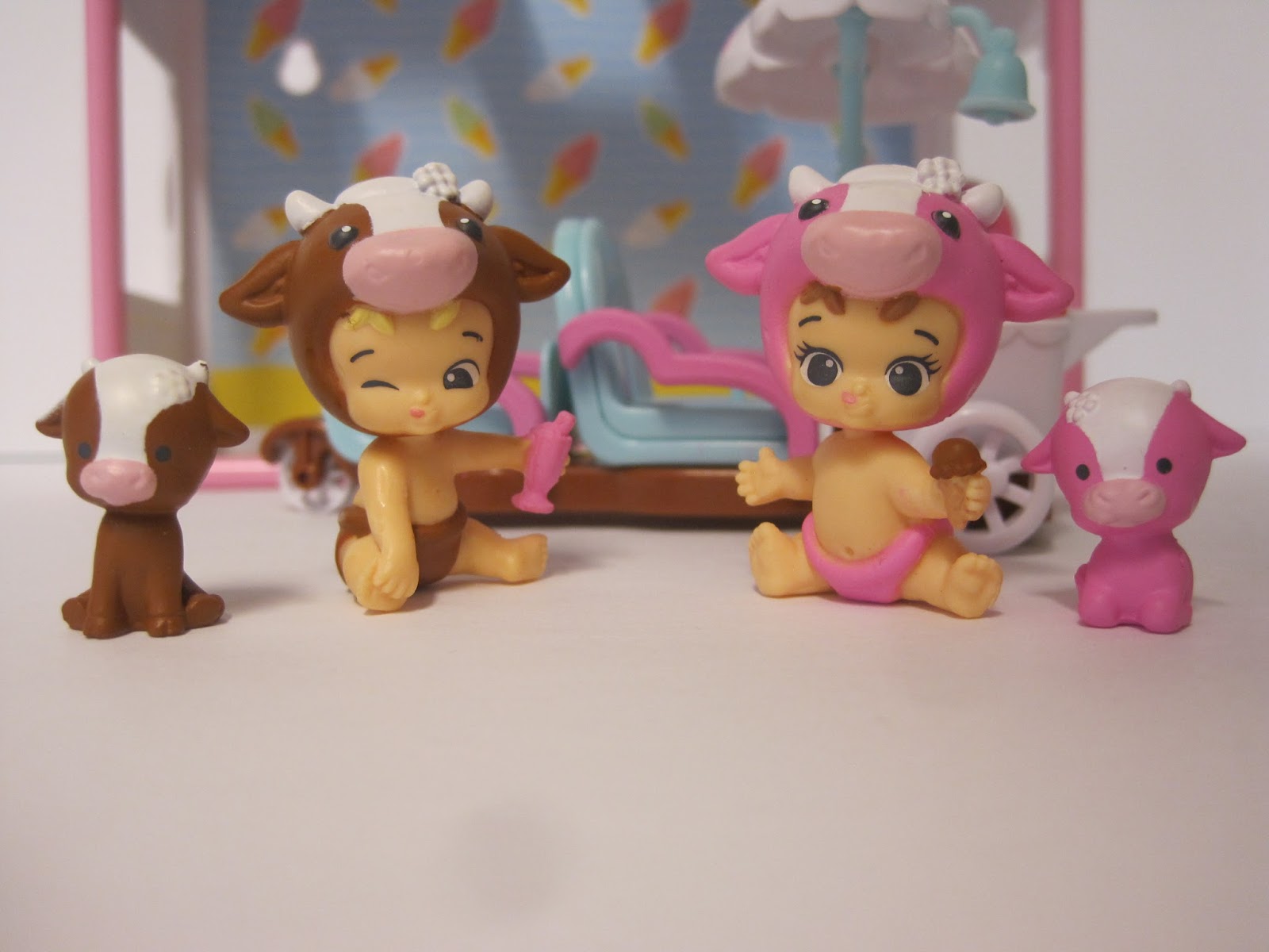 Never Grow Up: A Mom's Guide to Dolls and More: Moose Toys "Twozies" Review