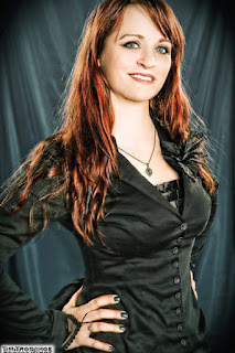Zona Rock Dan Metal : LORI LEWIS