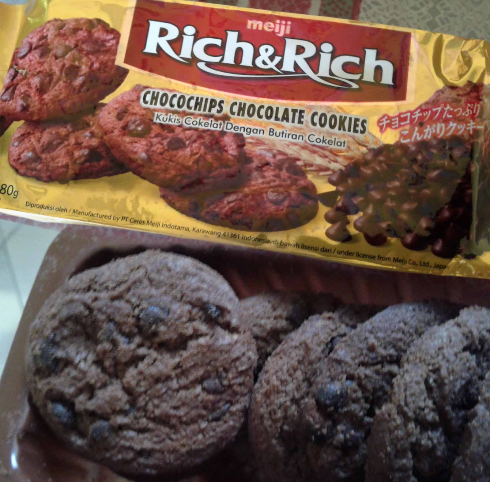 Delicious Food Review: Meiji Rich&Rich - Chocochip Chocolate Cookies