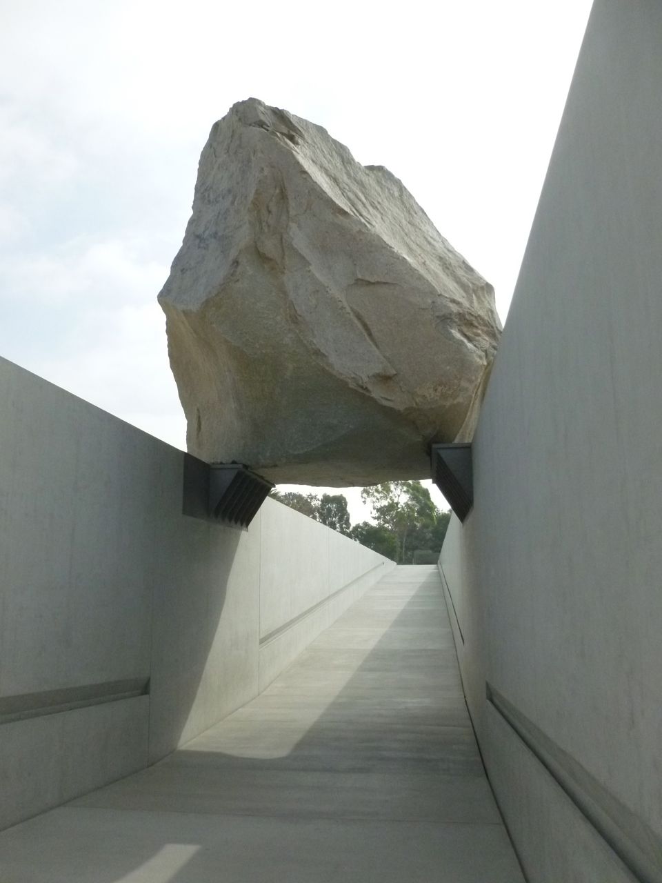 Experiencing Los Angeles: "I Got A Rock" - Levitated Mass at LACMA