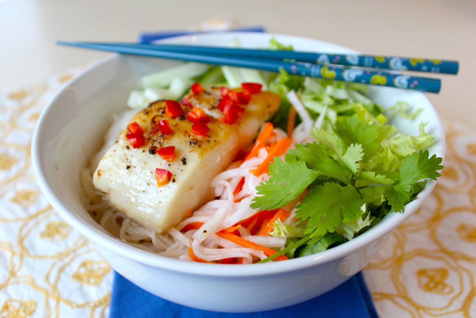 SPCookieQueen: Cold Vermicelli Bowl (Bun Giang) with Pan Seared Halibut