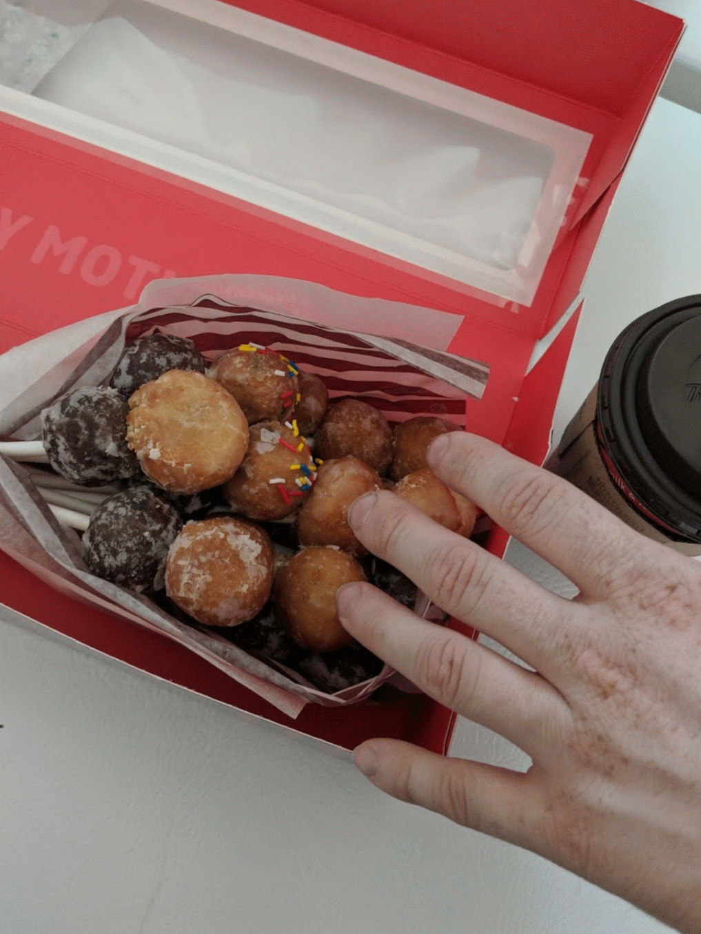 Rien de tel qu'un bouquet de Timbits pour dire: "Je t'aime Maman ...