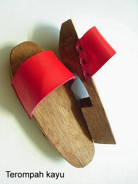 cintarindurasul: IMAM ABU HANIFAH DAN TEROMPAH KAYU