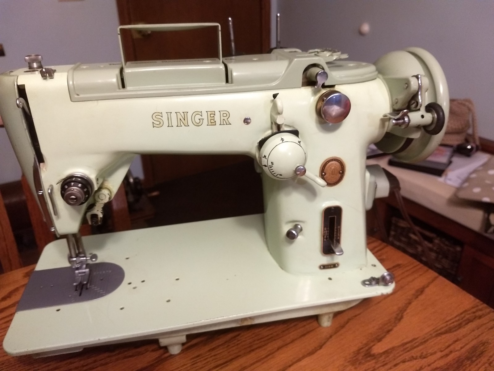 Sewing Machine Mavin: More Hand Crank Sewing Machines