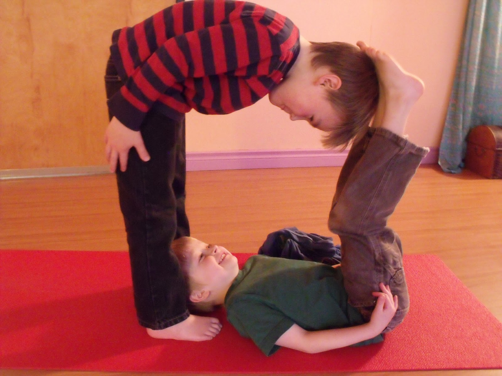 Child yoga: Seastars, bow and arrows and things that grow