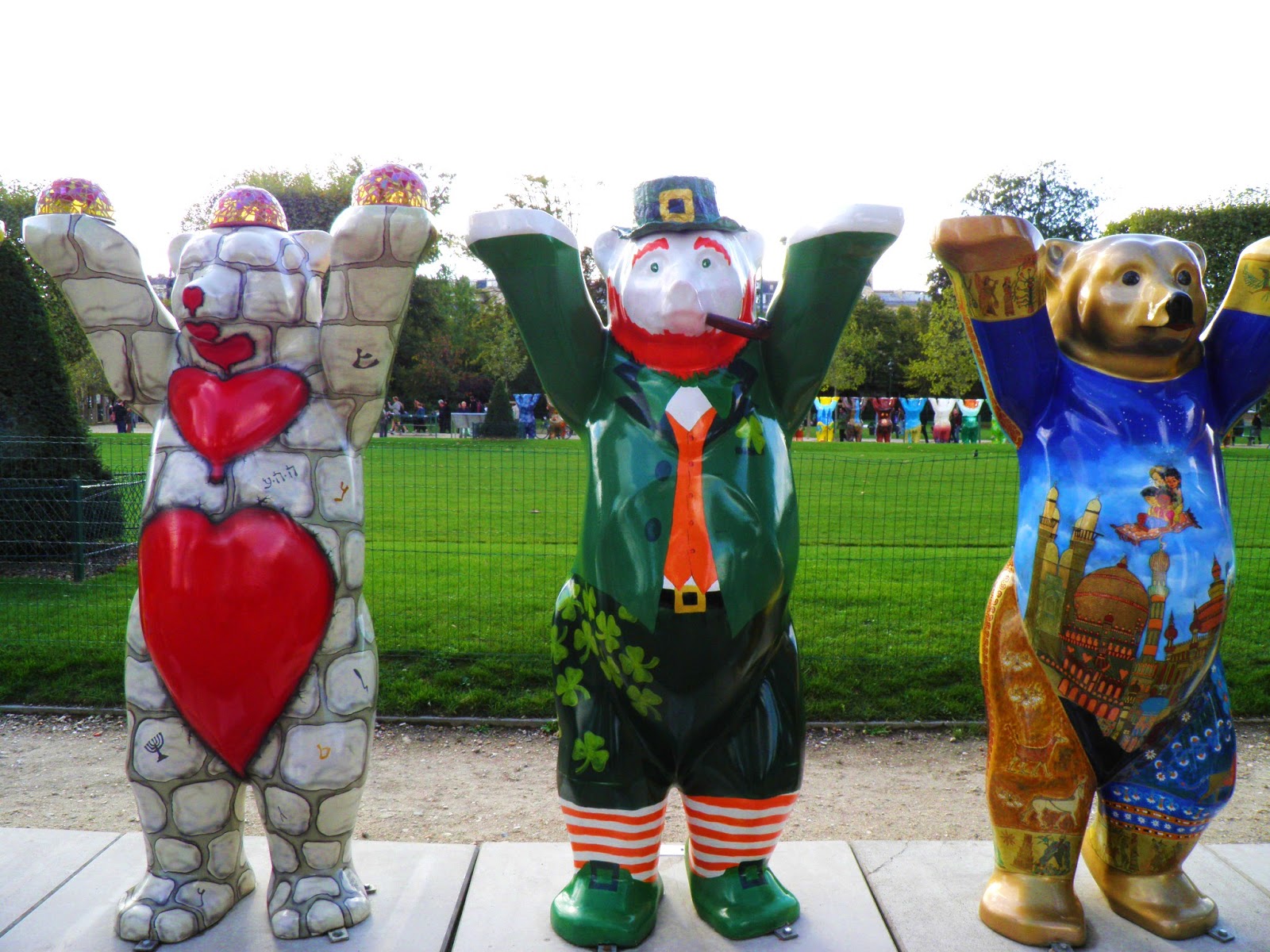 The United Buddy Bears - Parisian touch