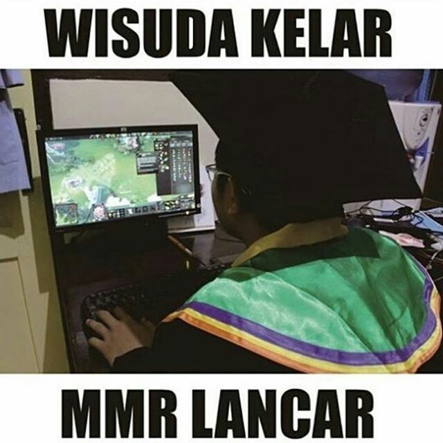 36 Meme Lucu Tentang Wisuda Yang Dinantikan Oleh Mahasiswa - Meme Kocak ...