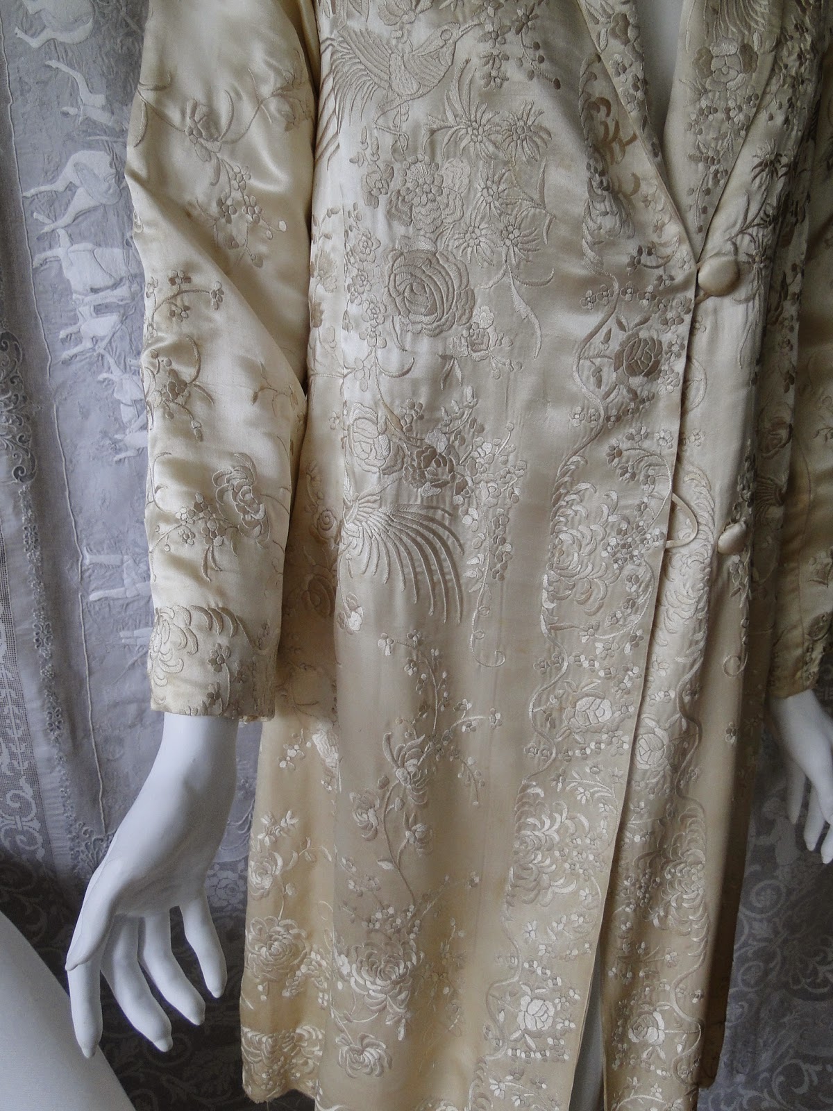 Buyer & Seller of Antique Lace, Fine Linens, Vintage Clothing, Haute ...
