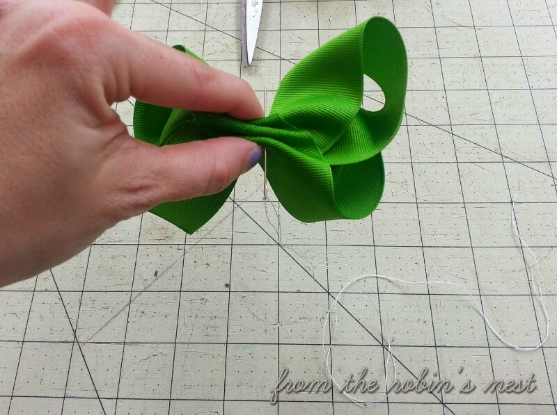 From The Robin's Nest: Bow Tutorial