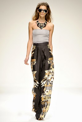 FASHIONNOIHSAF.: Holly Fulton.Graphic.colour.Geometric.The ever ...